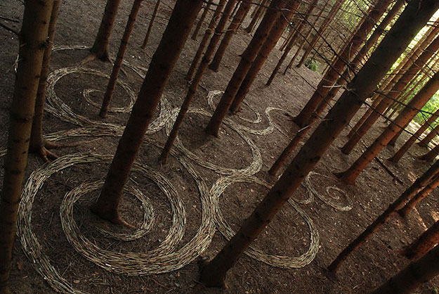 Eco-Friendly Land Art: Created From Dirt, Rocks & Leaves | Bit Rebels