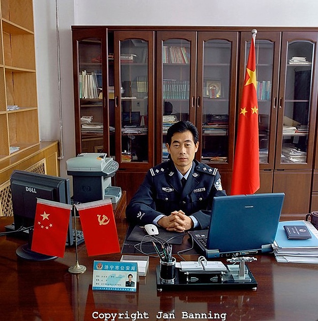 Around The World: Government Officials & Their Desks | Bit Rebels