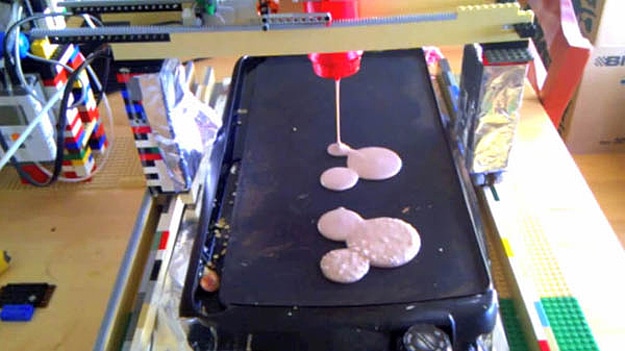 Pancake Lego Robot: Makes The Geekiest Pancakes Ever | Bit Rebels