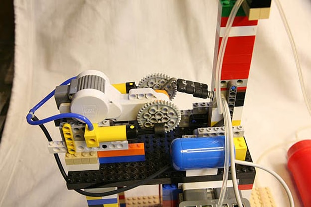 Pancake Lego Robot: Makes The Geekiest Pancakes Ever | Bit Rebels