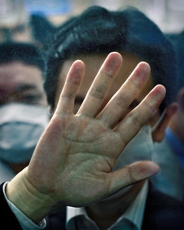 Photography: Squished Up Faces On The Tokyo Train | Bit Rebels