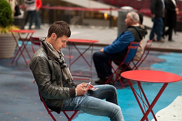 Photography: Random People Texting On The Streets | Bit Rebels