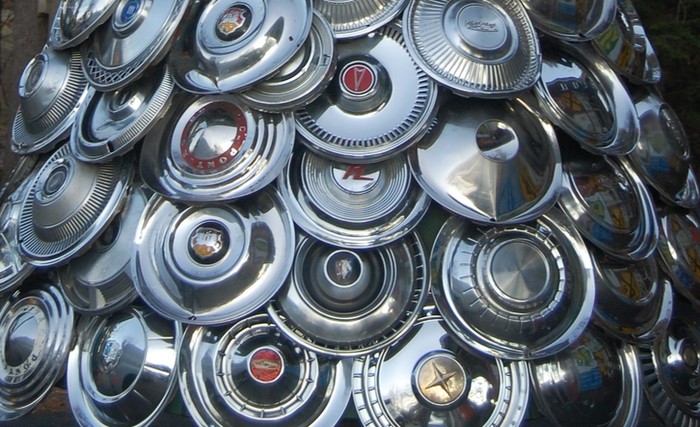 Behold The Hubcap Christmas Tree | Bit Rebels