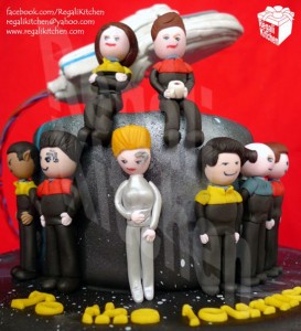 Trekkies Rejoice: The Dark Chocolate Star Trek Voyager Cake | Bit Rebels