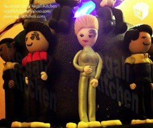 Trekkies Rejoice: The Dark Chocolate Star Trek Voyager Cake | Bit Rebels