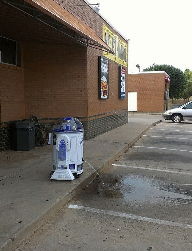R2-D2 Droid Gatorade Dispenser (Basically Drink R2's Pee)