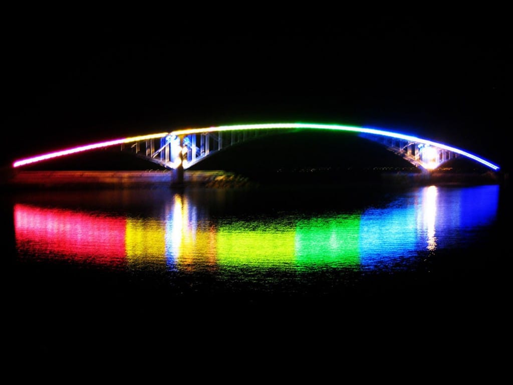 An Inspiring Rainbow Bridge To Color Your Day [10 Pics]