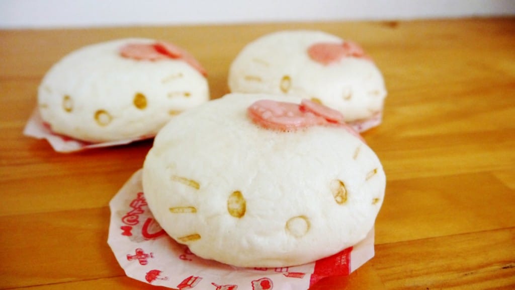 Super Cute Hello Kitty Baked Buns With A Surprise Inside