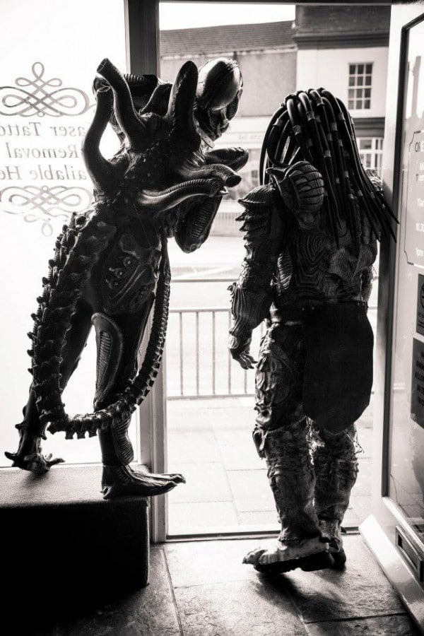 Sci-Fi Fantasy Cosplay: Alien & Predator Are Best Buddies After All