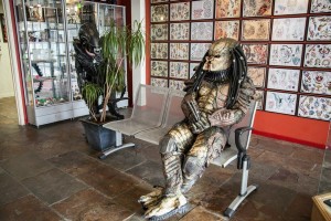 Sci-Fi Fantasy Cosplay: Alien & Predator Are Best Buddies After All