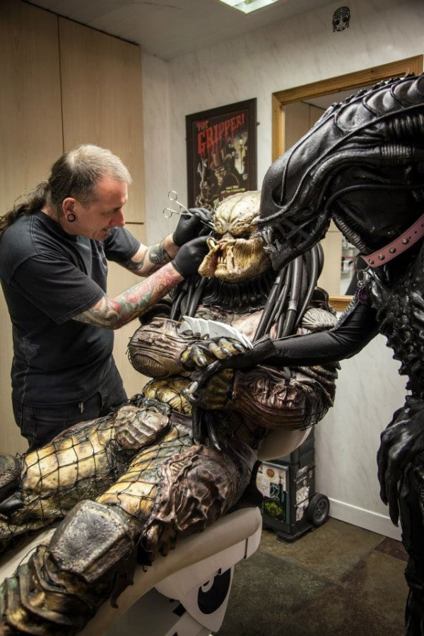 Sci-Fi Fantasy Cosplay: Alien & Predator Are Best Buddies After All