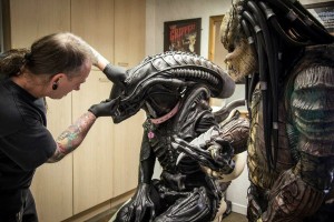 Sci-Fi Fantasy Cosplay: Alien & Predator Are Best Buddies After All