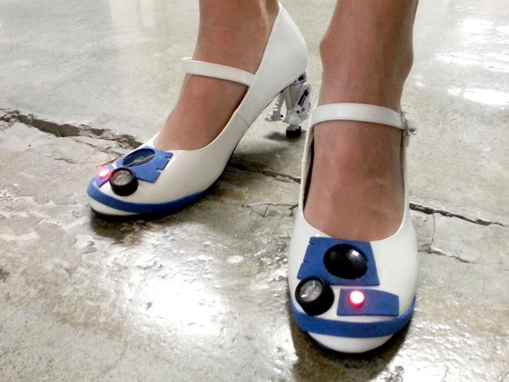 Ultimate R2 Fans: DIY Star Wars R2-D2 Heels With Blinking Lights