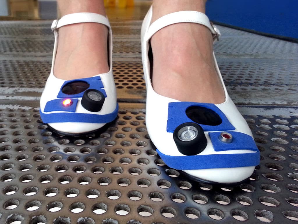 Ultimate R2 Fans: DIY Star Wars R2-D2 Heels With Blinking Lights