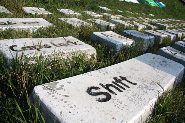 Gigantic Computer Keyboard: Each Key Weighs About 1,000 Pounds | Bit Rebels