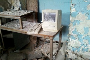 Abandoned Apples: Old Apple Products Left Behind & Photographed | Bit ...