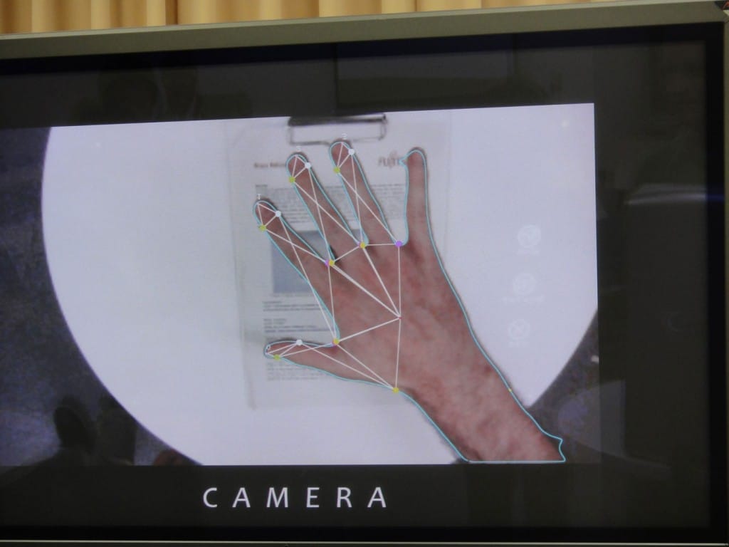Innovative Software Turns A Piece Of Paper Into A Touchscreen | Bit Rebels