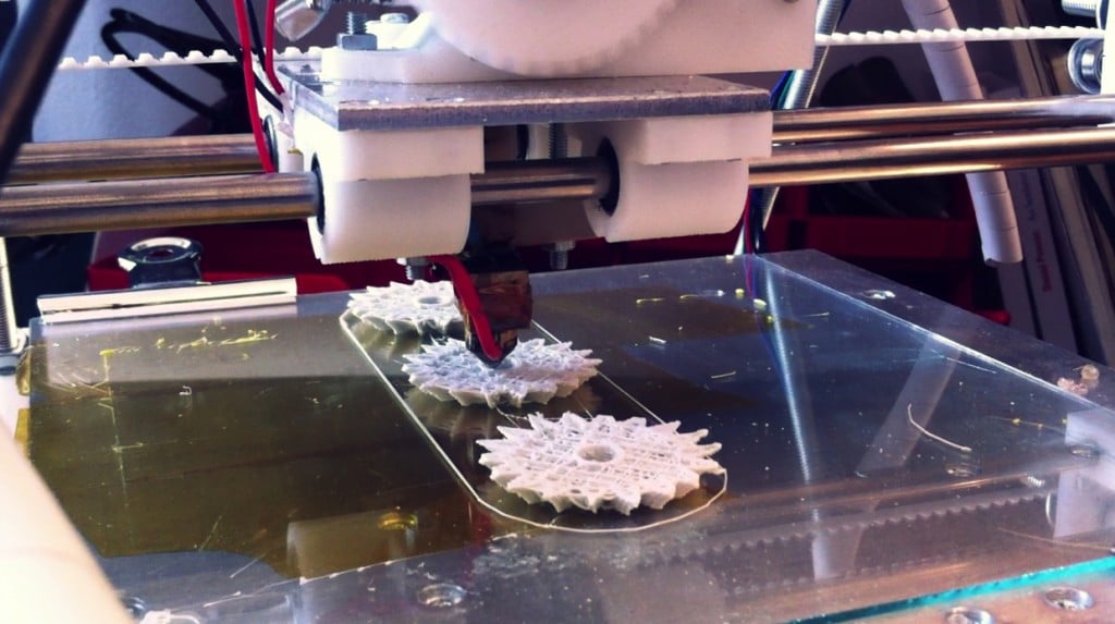 Innovative DIY 3D Printer Prints Its Own Parts | Bit Rebels