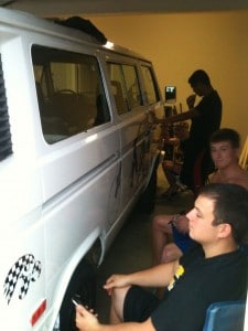 Sharpie Art: Neighbors Decorate A Volkswagen Van With Black Sharpies ...