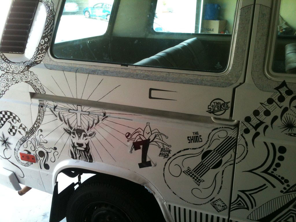 Sharpie Art: Neighbors Decorate A Volkswagen Van With Black Sharpies ...