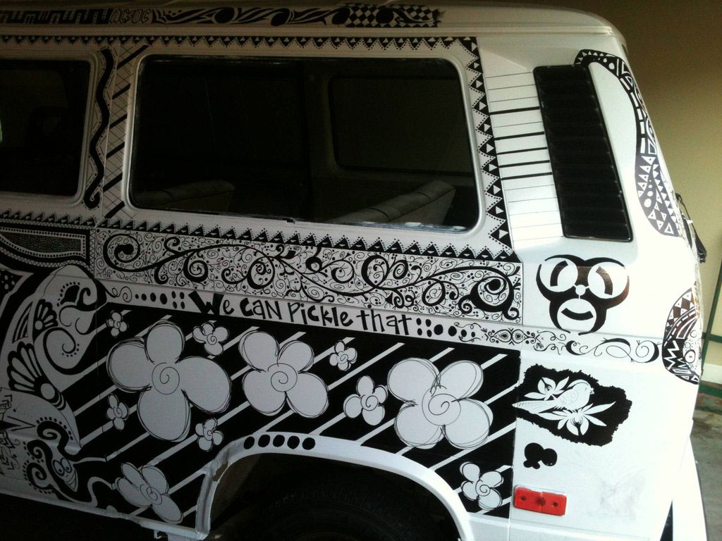 Sharpie Art: Neighbors Decorate A Volkswagen Van With Black Sharpies ...