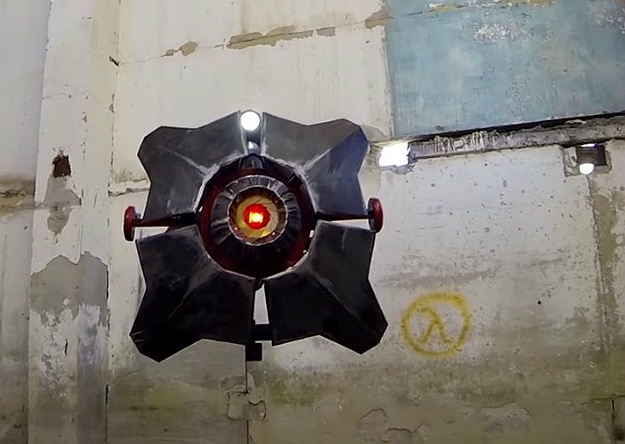 Modder Builds Real Half-Life 2 Flying Scanner Drone | Bit Rebels