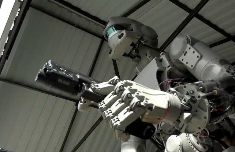 This Gun-Wielding Russian Robot Could Start The Terminator Apocalypse ...