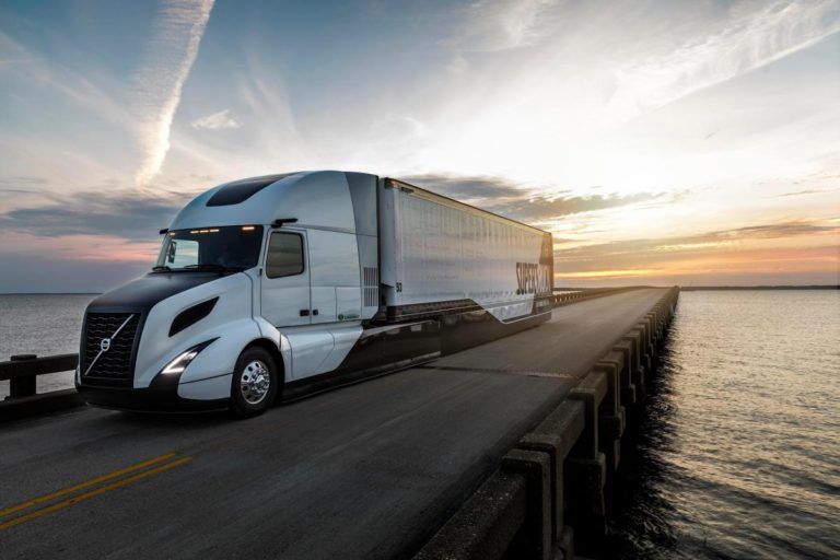4 Astonishing Reasons Why You Want To Drive A Volvo Truck | Bit Rebels