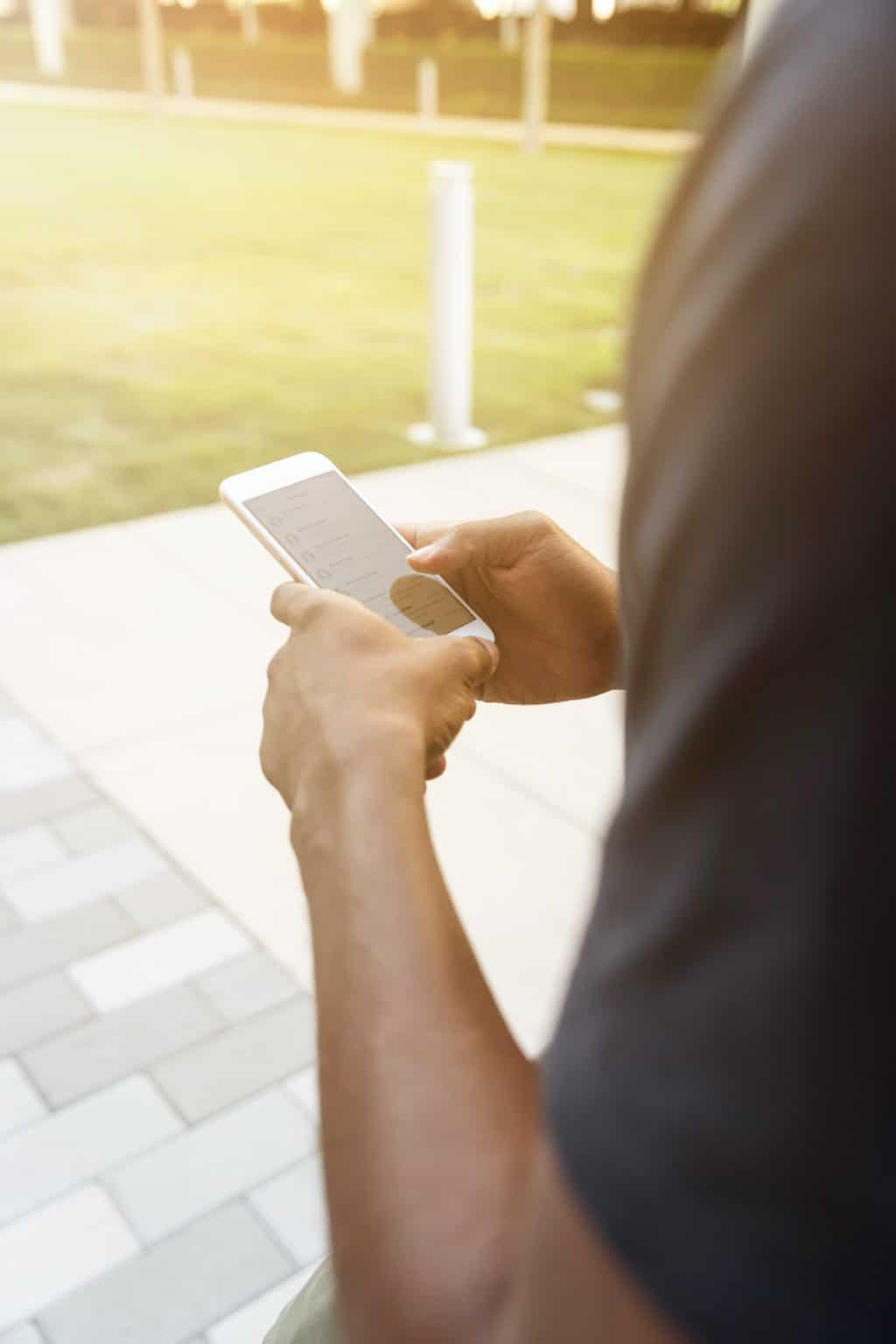 Exploring The Dangers Of Texting While Walking | Bit Rebels