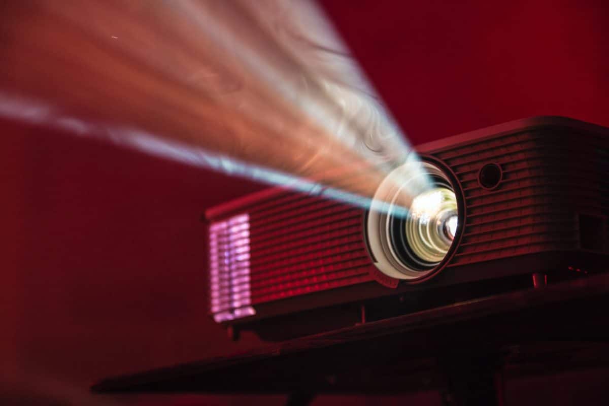 6 Things To Consider Before Purchasing A Projector | Bit Rebels