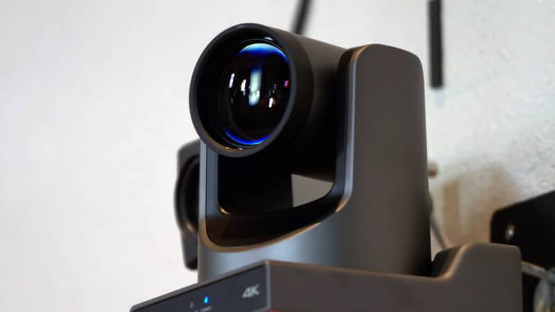 Smartphone Camera Remote Control Makes Taking Perfect Selfies Easier ...