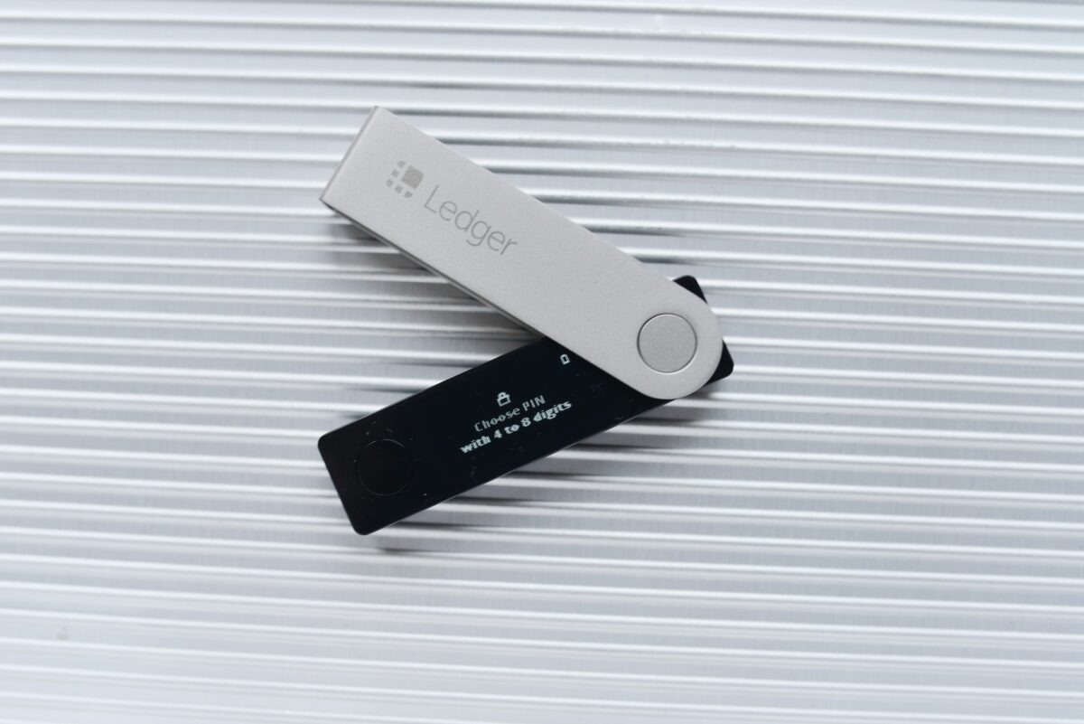 4 Best Bitcoin Hardware Wallet | Bit Rebels