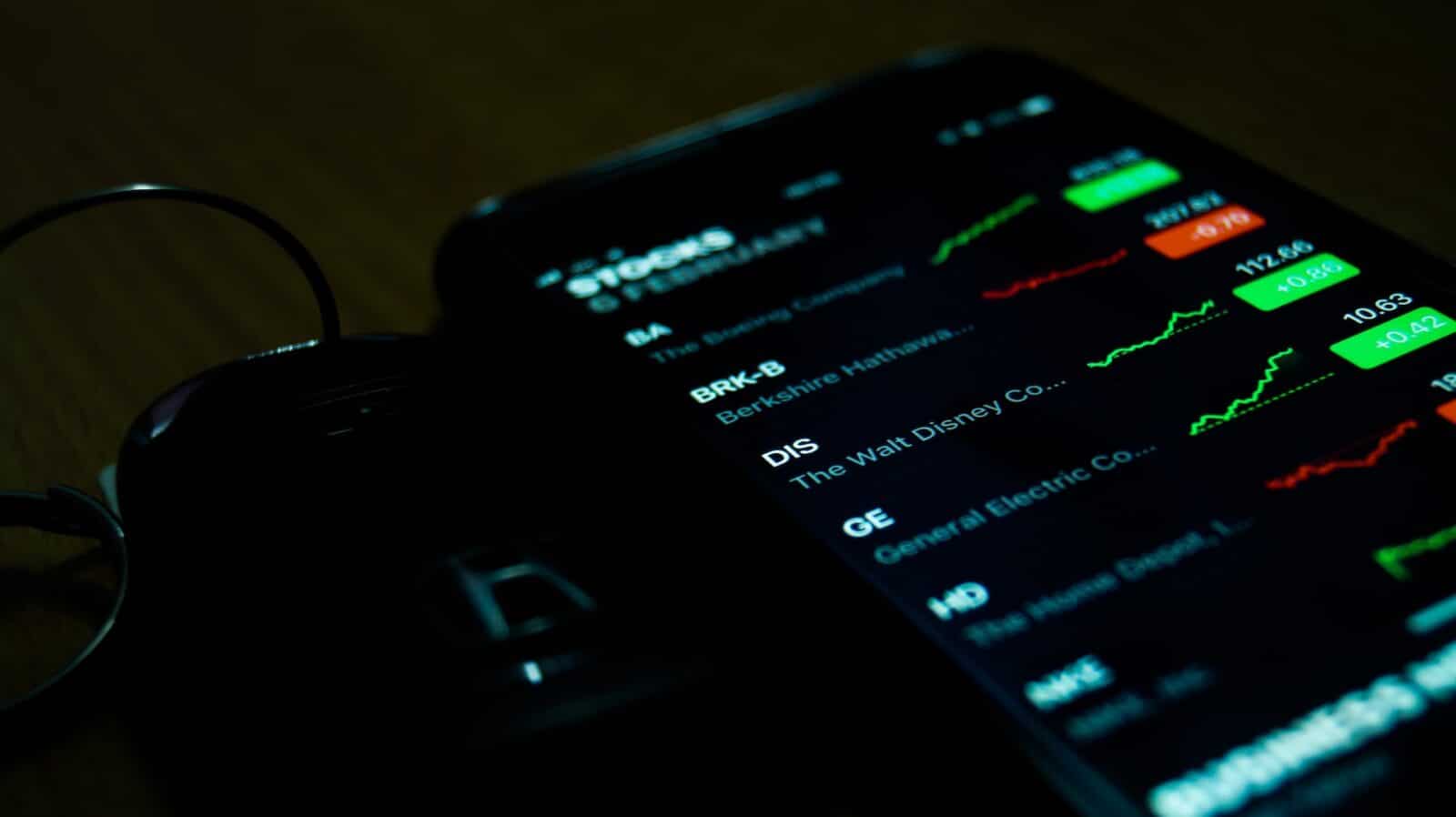 Offline Trading vs. Online Trading - Which One Should You Choose? | Bit ...