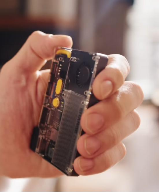 SHARGE Disk Pro: The Pocket 4TB SSD Hub With Active Cooling, MagSafe ...