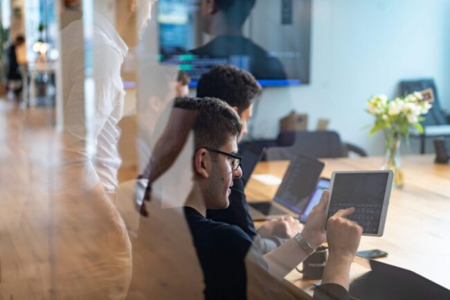 How To Choose The Right AI-Powered UI/UX Design Agency In 2026 | Bit Rebels